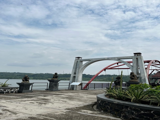 Pariwisata Provinsi Jawa Tengah | Artikel | Keunikan Wisata Goa Kreo ...